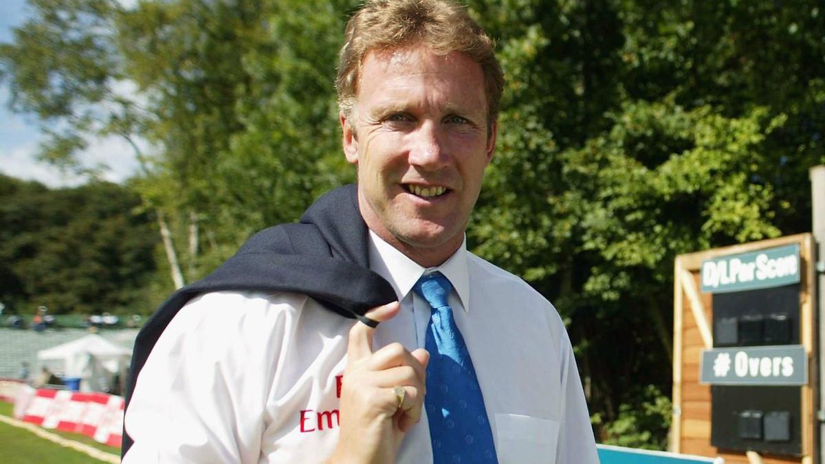 Chris Broad completes triple century of ODIs - Sportstar