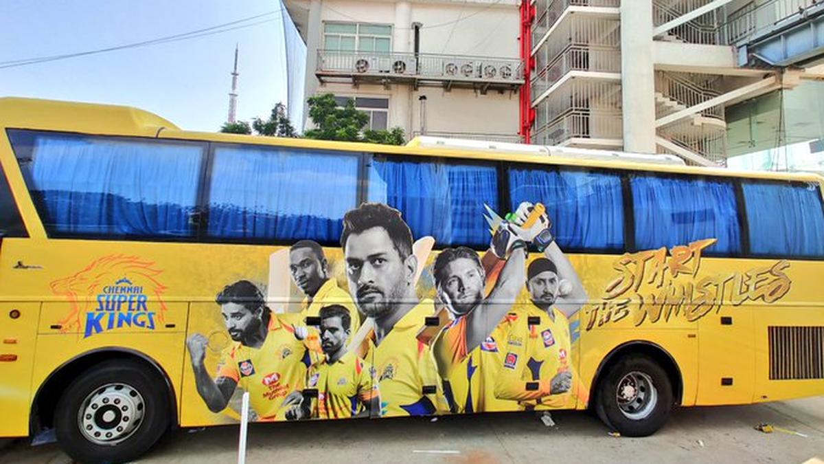 Dhoni-mania in Chennai as fans spot 'Thala' in CSK team bus - Sportstar