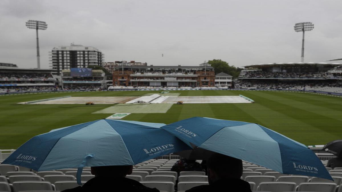 Infuriating drizzle abandons first day's play at Lord's - Sportstar