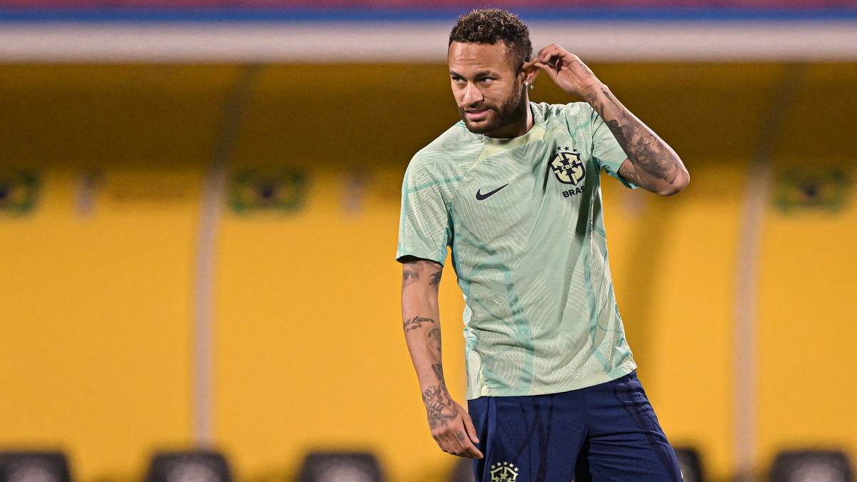 Is Alex Sandro playing tonight in FIFA World Cup Qatar 2022 match ...