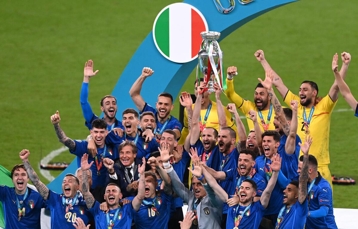 EURO 2020 Final in Pictures: Italy defeats England on penalties to lift ...