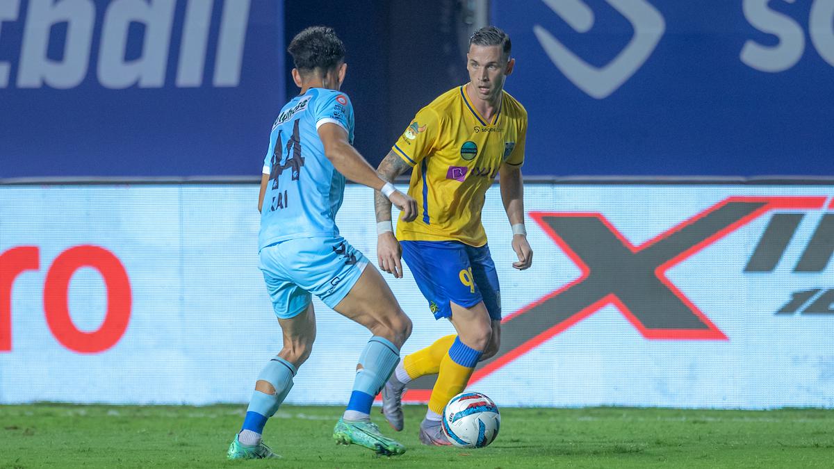 ISL 2021-22 KBFC 1-0 HFC Highlights: Vazquez goal powers Kerala to the ...