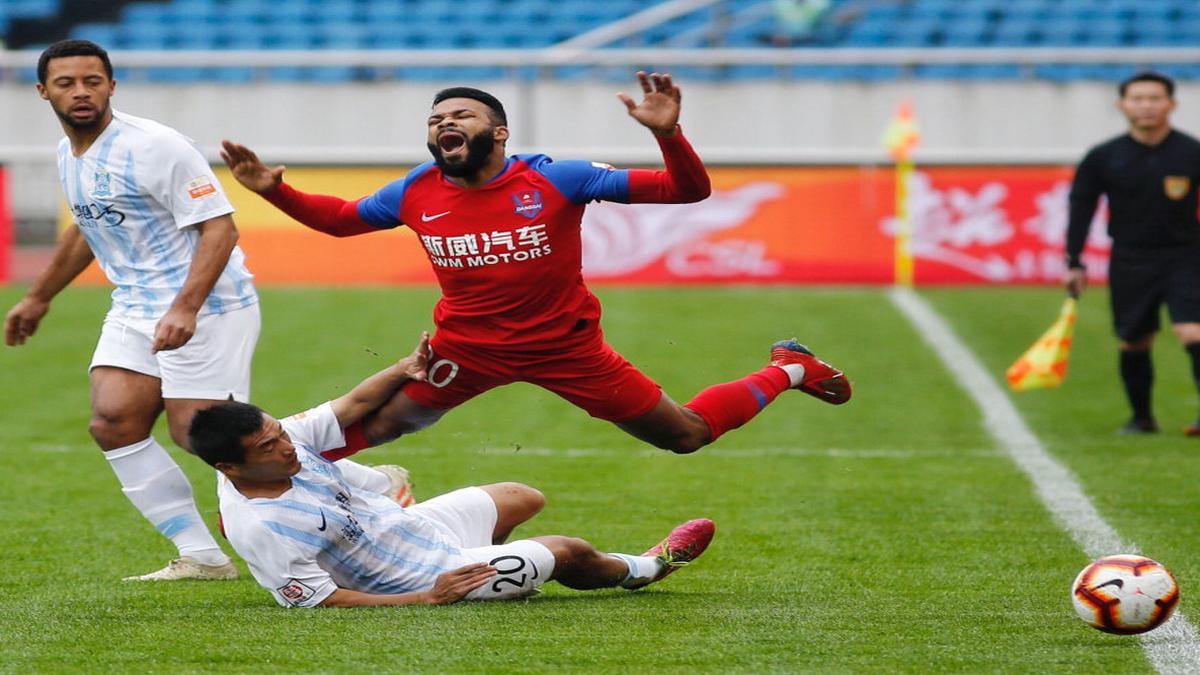 Chinese Super League: Ge Zhen of Shenzhen FC and Rafael Silva of Wuhan ...