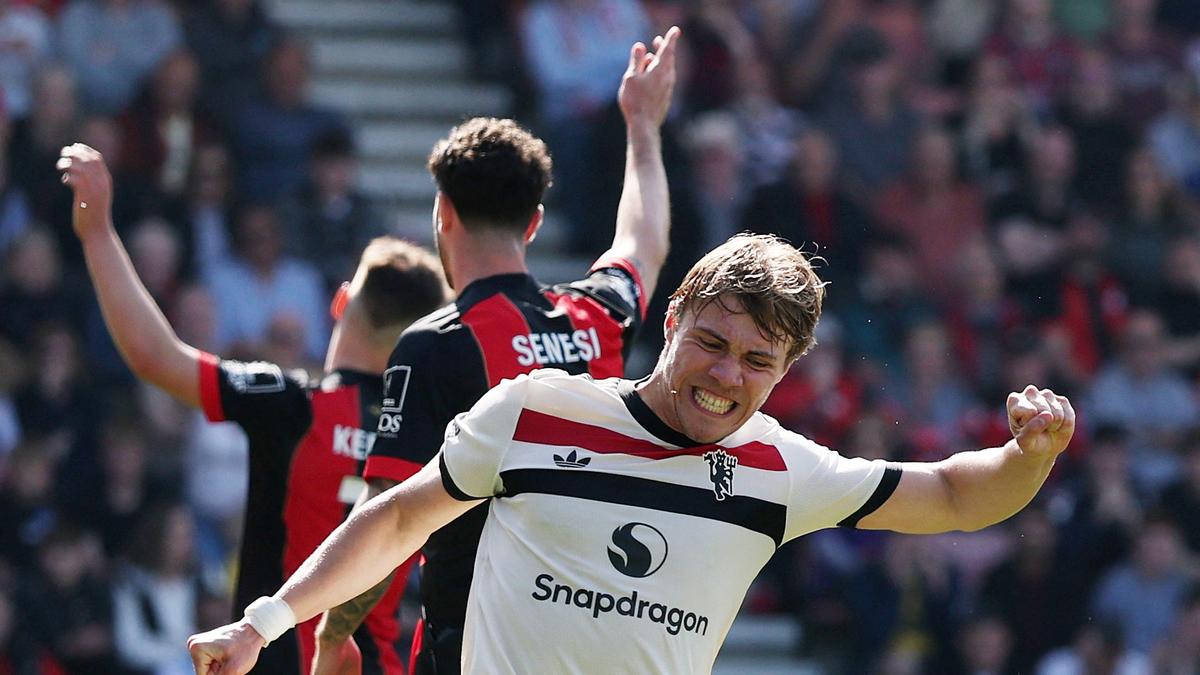 Premier League 2024-25: Hojlund scores late as Man United plays out 1-1 ...