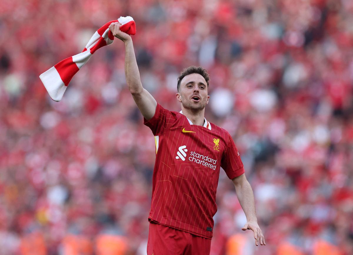 Liverpool wins Premier League: Live Pictures from Liverpool vs ...