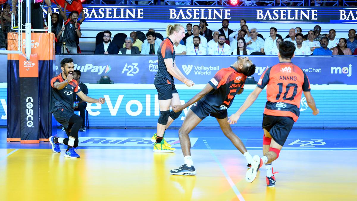 Prime Volleyball League 2023: Hyderabad Black Hawks beats Ahmedabad ...