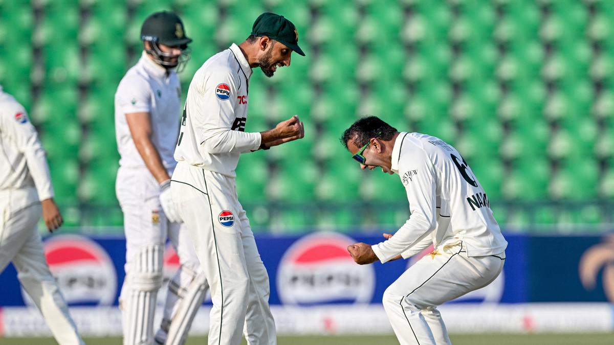 PAK vs SA, 1st Test: Spinners run riot as match approaches tense ...