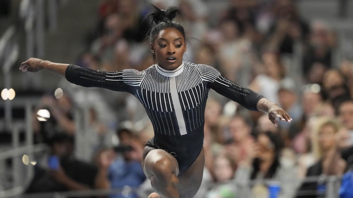 Biles off to sensational start on first day of U.S. championships ...