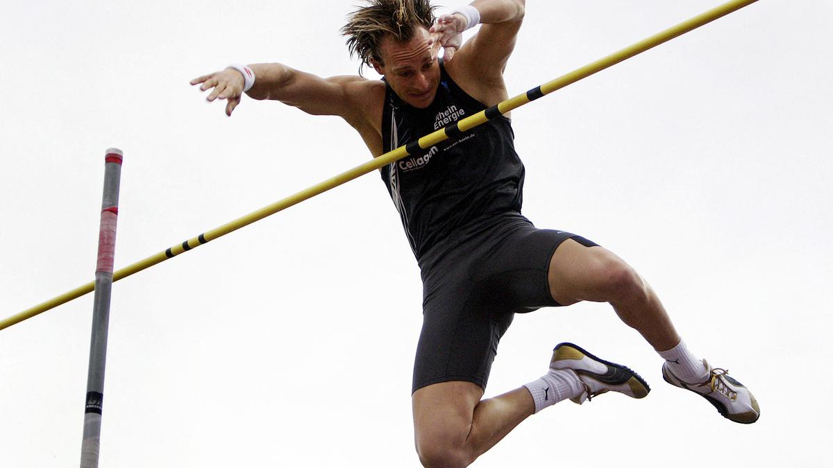 German pole vaulter Lobinger dies at 50 after cancer fight - Sportstar