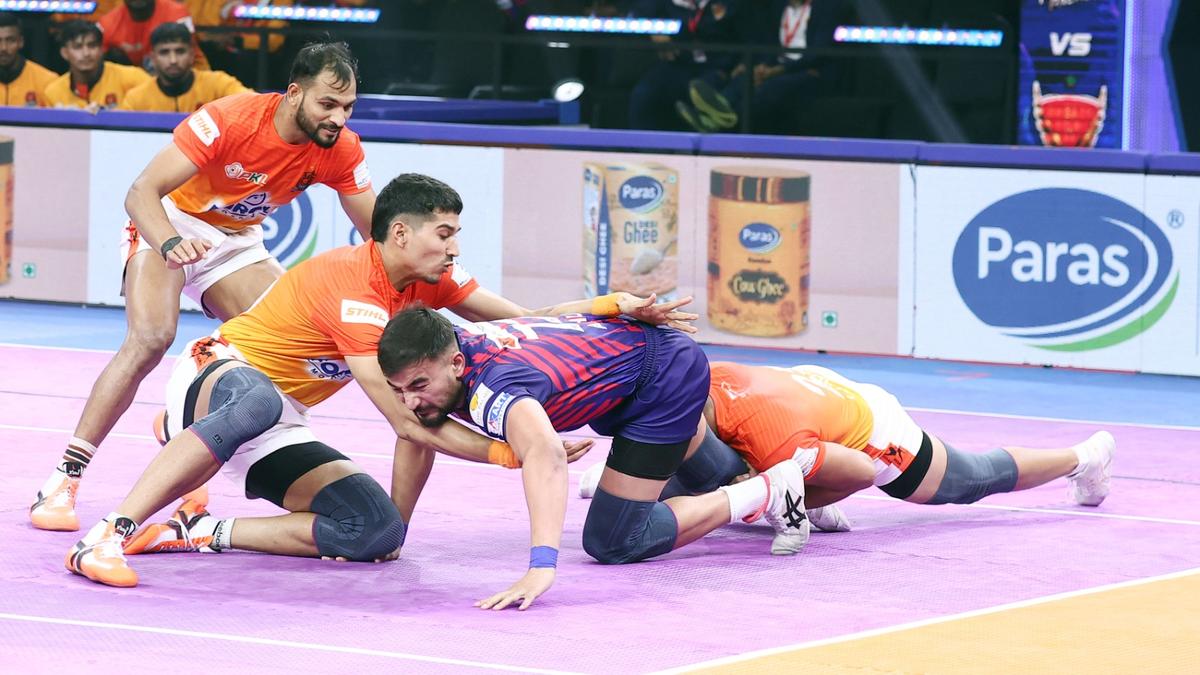 PKL 2025: Ashu’s Golden Raid seals win for Dabang Delhi against Puneri ...