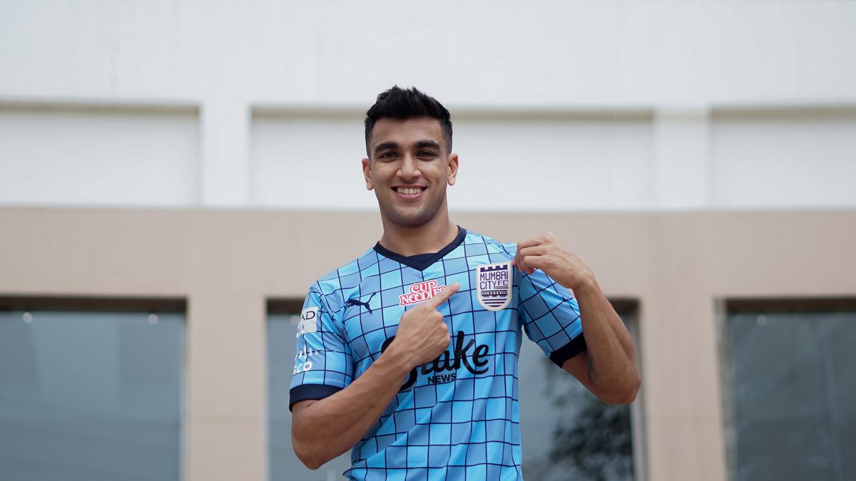 Mumbai City FC signs Hardik Bhatt on loan from Rajasthan United - Sportstar