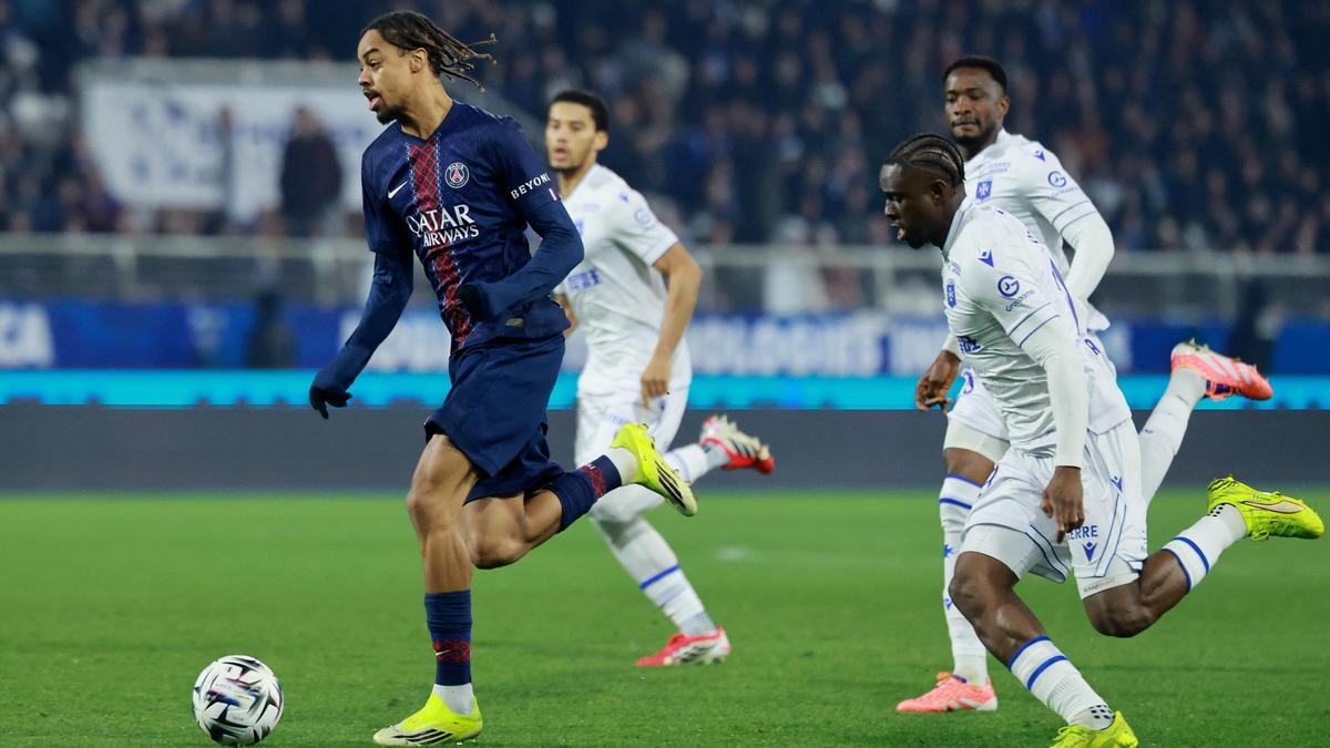 Barcola scores winner as PSG beat Auxerre to return to the top of Ligue ...