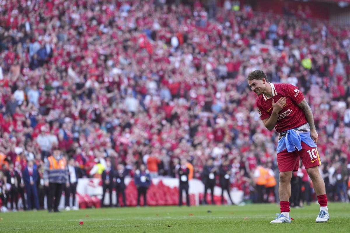 Liverpool wins Premier League: Live Pictures from Liverpool vs ...