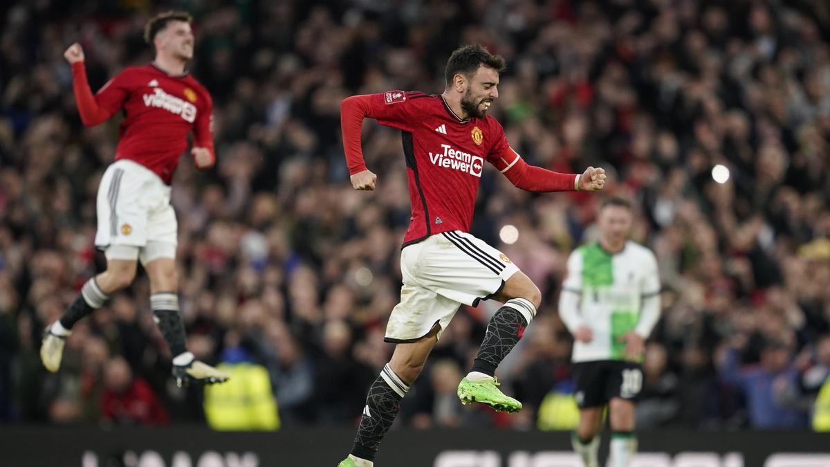 Manchester United vs Liverpool LIVE streaming info: When, where to ...