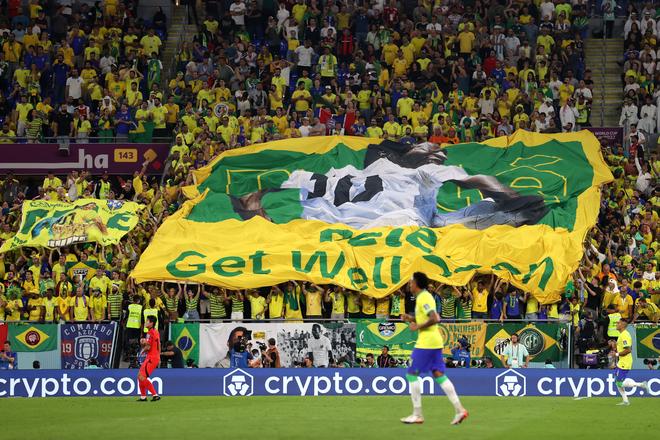Brazil players, fans unveil Pele banners after win against South Korea ...