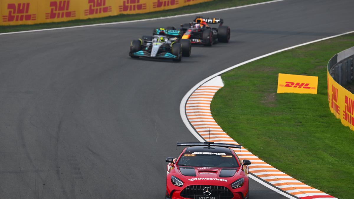 Formula 1, Dutch Grand Prix: Lewis Hamilton apologises to Mercedes team ...
