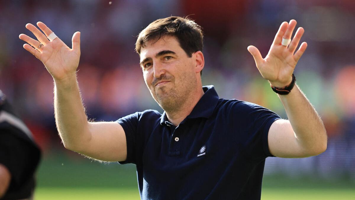 Liverpool opens talks with Andoni Iraola to become the coach - Sportstar