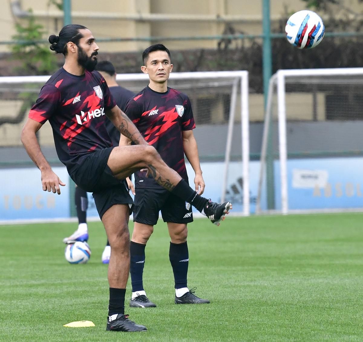 Asian Games 2023: Sunil Chhetri, Sandesh Jhingan turn coaches on field ...