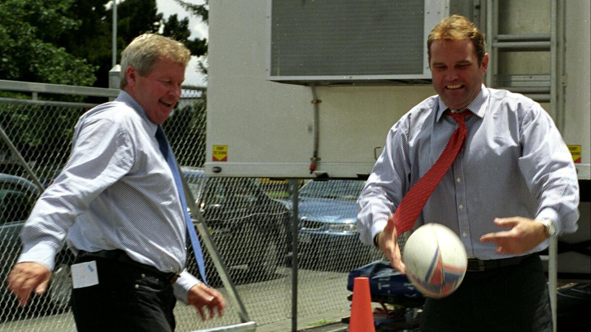 Commentator Ian Smith honoured for service to game in NZC Awards ...