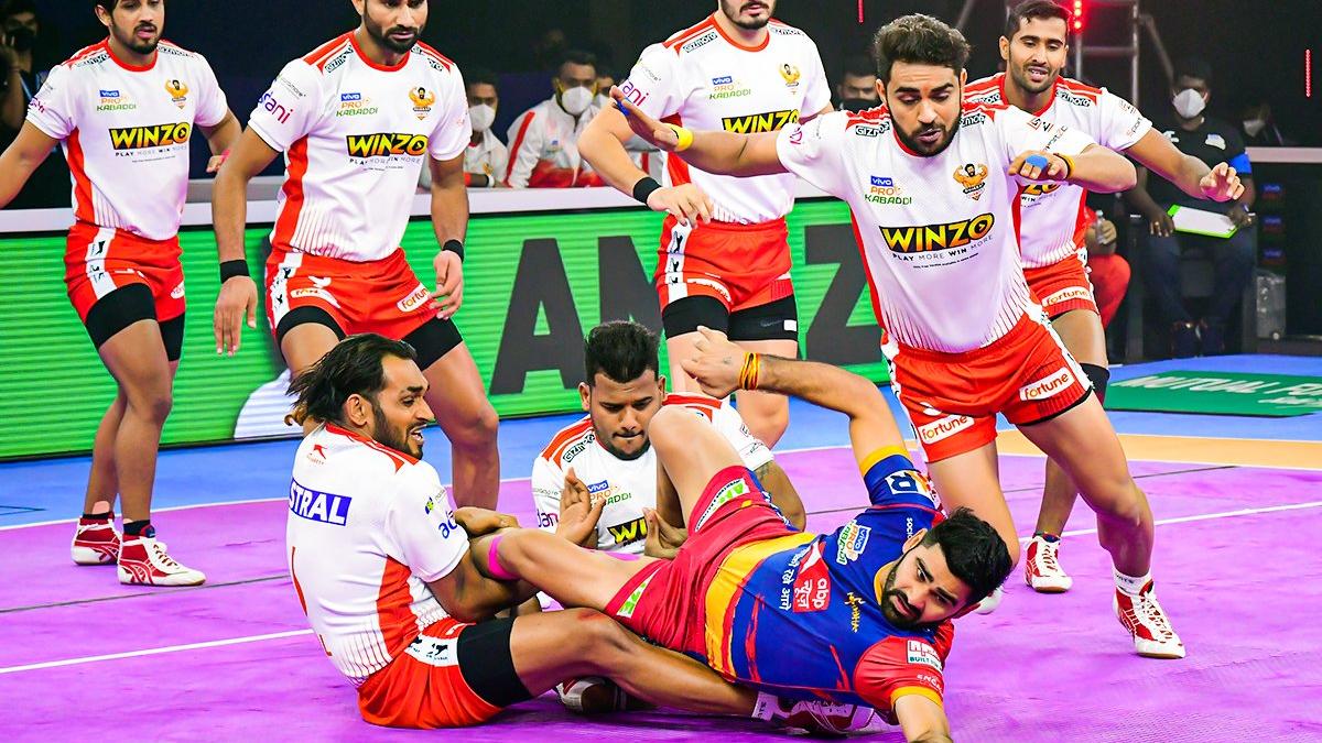 Pro Kabaddi 2021: Match 20 Highlights - UP Yoddha holds Gujarat Giants to 32-32 draw, Pardeep ...