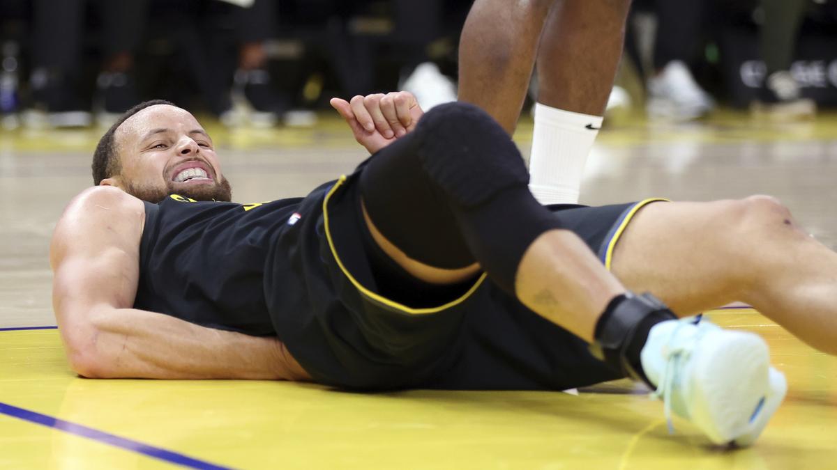 NBA: Stephen Curry taken for MRI after Warriors star leaves game with pelvic injury - Sportstar