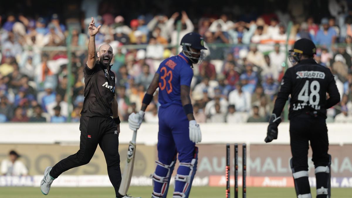 IND vs NZ, 1st ODI: Hardik Pandya controversial dismissal, bails come off without ball hitting ...