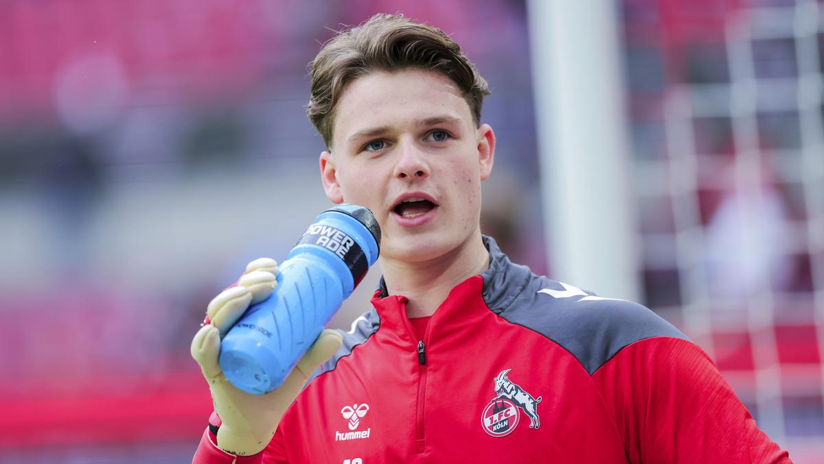 Bundesliga 2024-25: Bayern Munich signs young goalkeeper Jonas Urbig ...