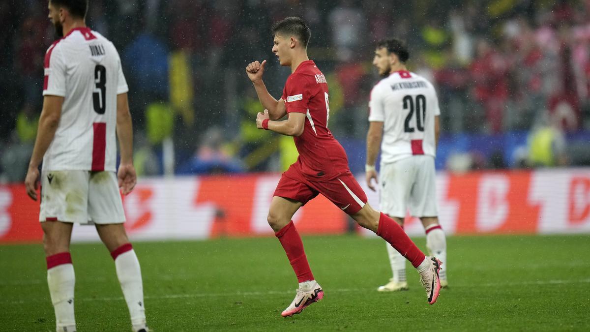 Turkiye vs Georgia, Euro 2024: TUR v GEO real-time gallery, Turkish ...