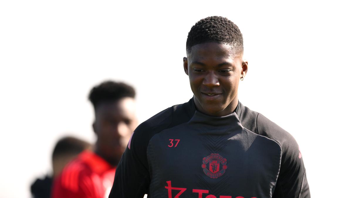 Kobbie Mainoo must fight for Manchester United spot with Bruno ...