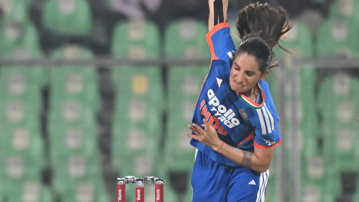 IND-W vs SL-W live score, 3rd T20I: Sri Lanka 90/6, Deepti Sharma ...