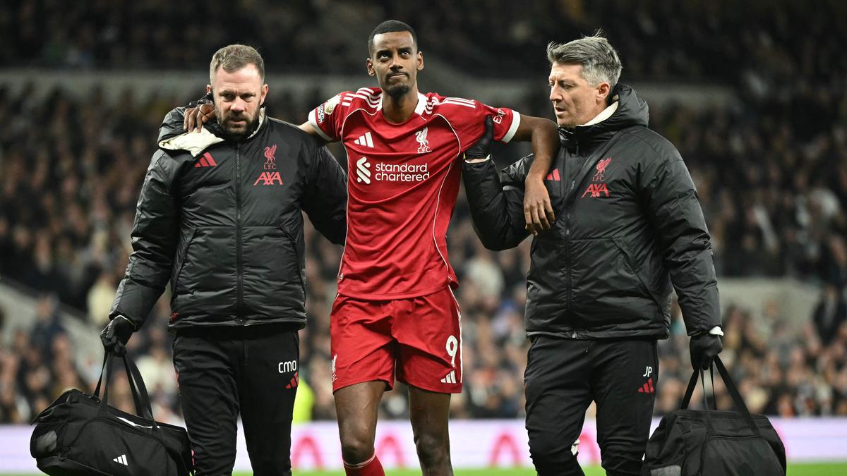 Alexander Isak injury update — Liverpool suspects broken leg to add to ...