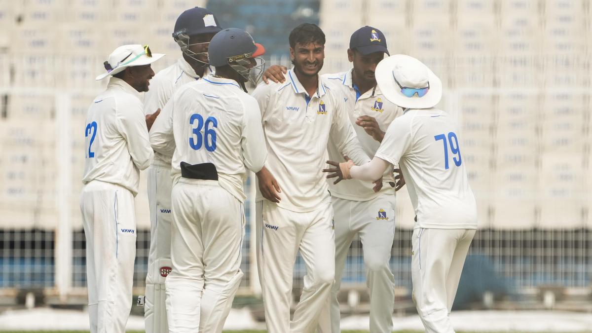 Ranji Trophy 2025-26: Shahbaz four-fer puts Bengal in control against ...