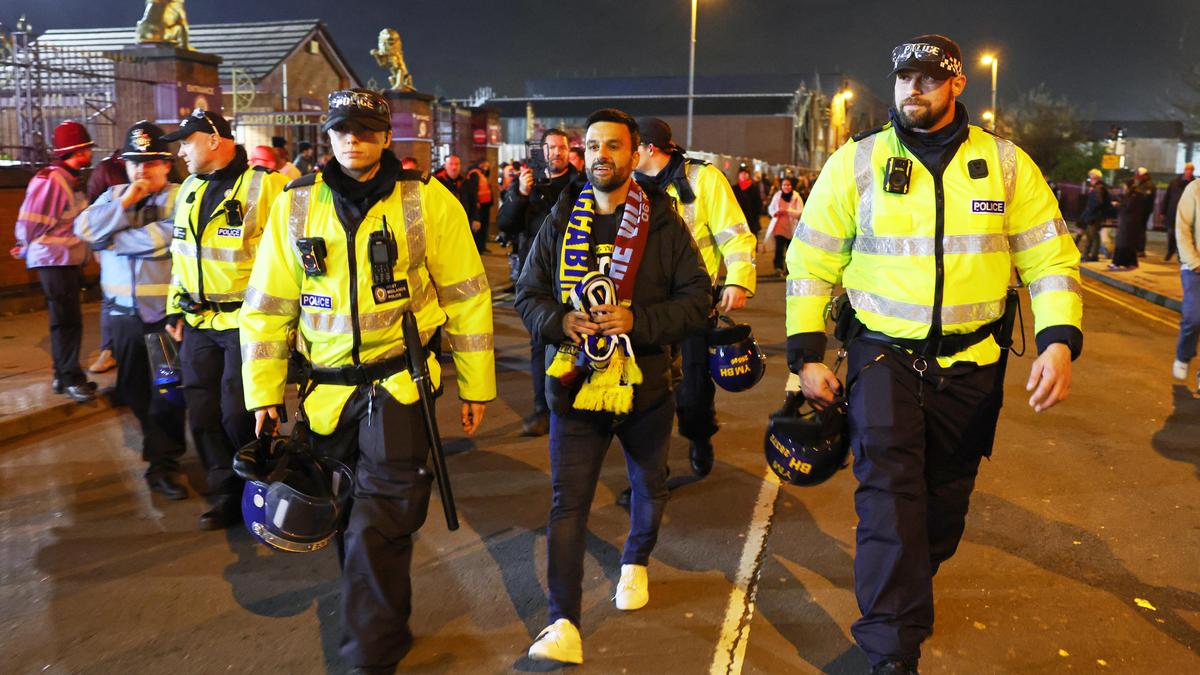UK govt. urges police official to quit over ban of Maccabi Tel Aviv ...