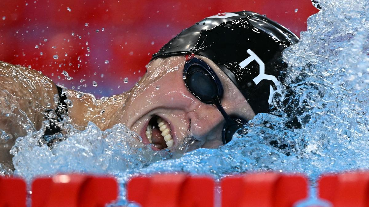 Katie Ledecky remains unbeatable in the 1,500 freestyle at the World ...
