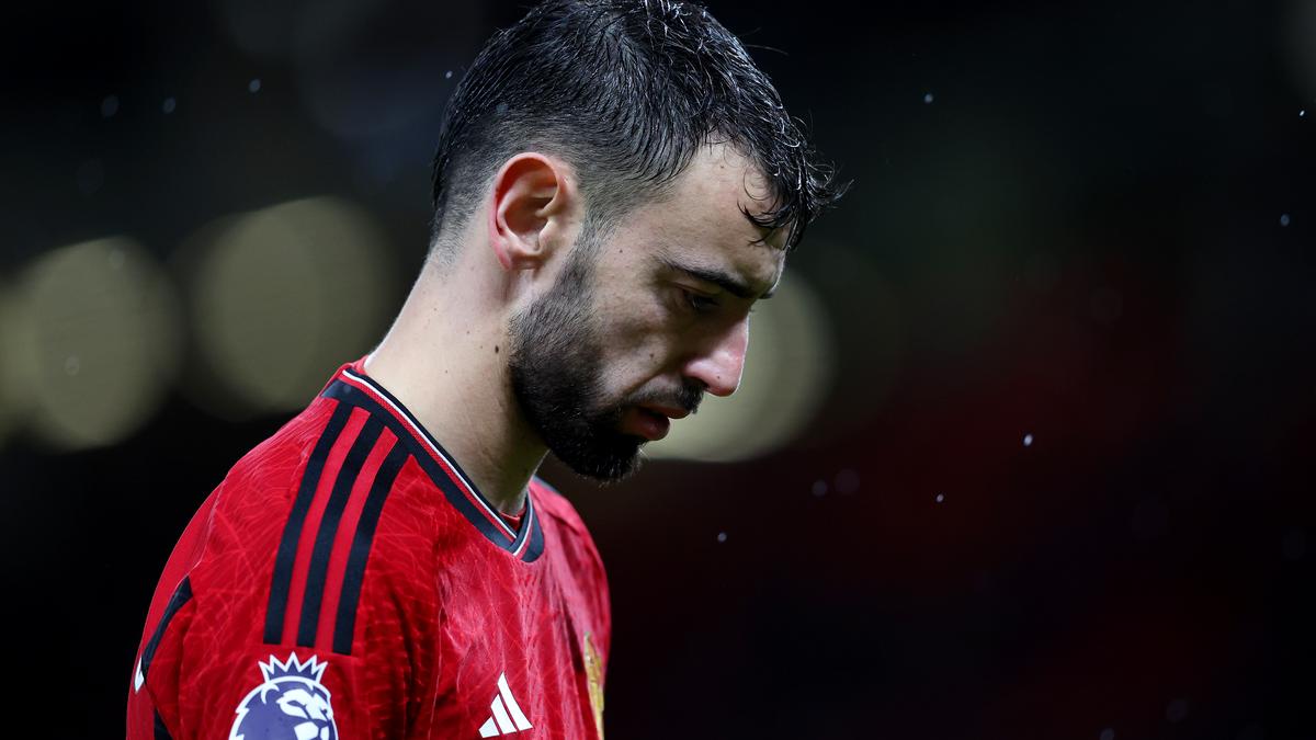 Premier League 2023-24: Bruno Fernandes apologises for Man Utd ...