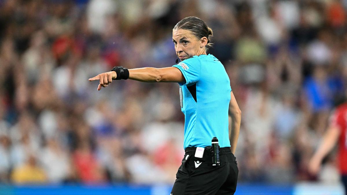 Who is the referee for the Euro 2025 collision of England vs Spain ...