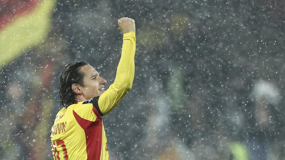 Florian Thavin mentioned as a replacement for wounded Bradley Barcola in France Squad | Archivo ...