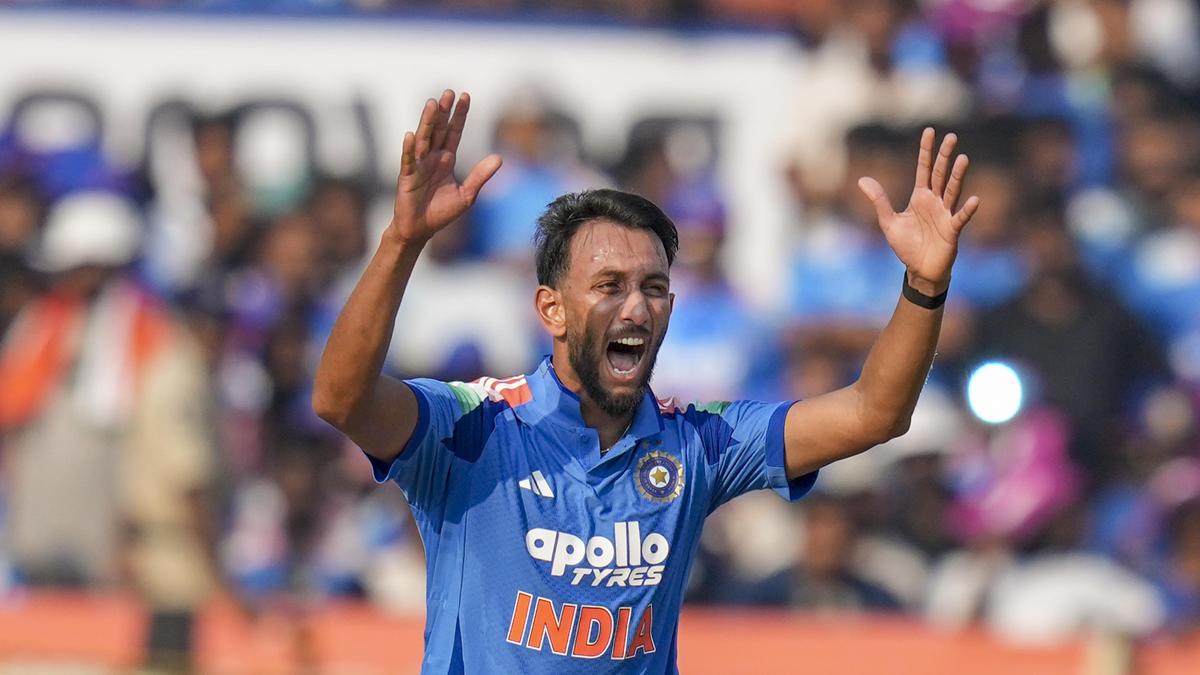 IND vs NZ Live Score 1st ODI: Kuldeep dismisses Phillips; New Zealand ...