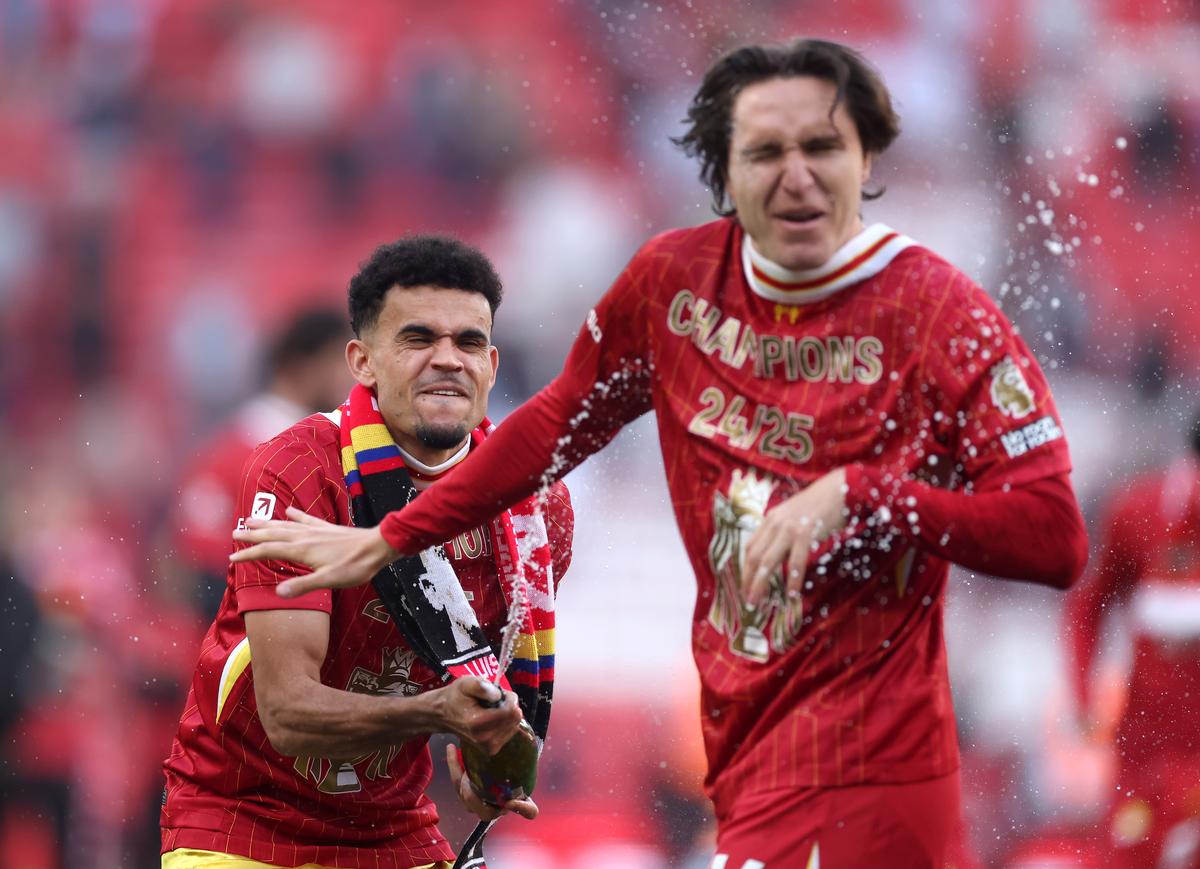 Liverpool wins Premier League: Live Pictures from Liverpool vs ...