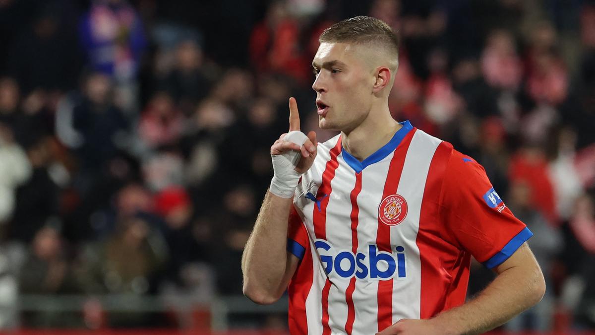 Roma signs Ukrainian striker Dovbyk from Girona - Sportstar