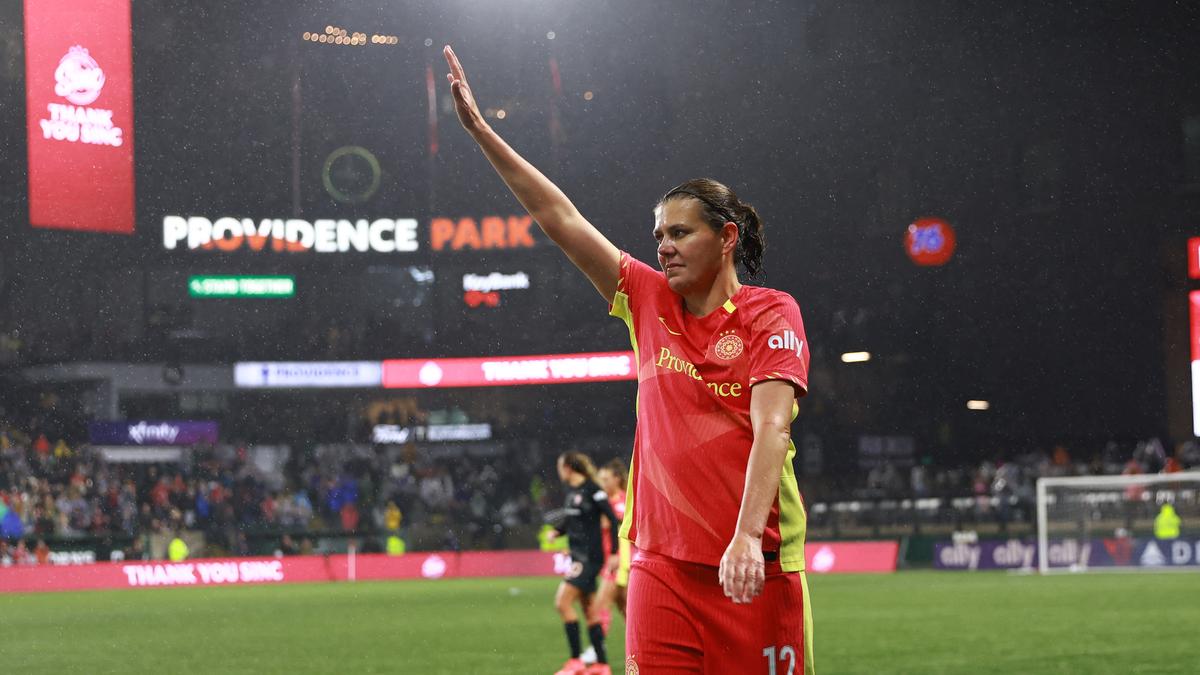 Christine Sinclair scores in retirement match as Thorns secure playoff ...