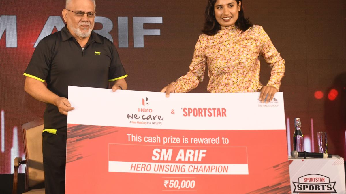 VIDEO: S.M. Arif receives Hero Unsung Champion award from Mithali Raj ...