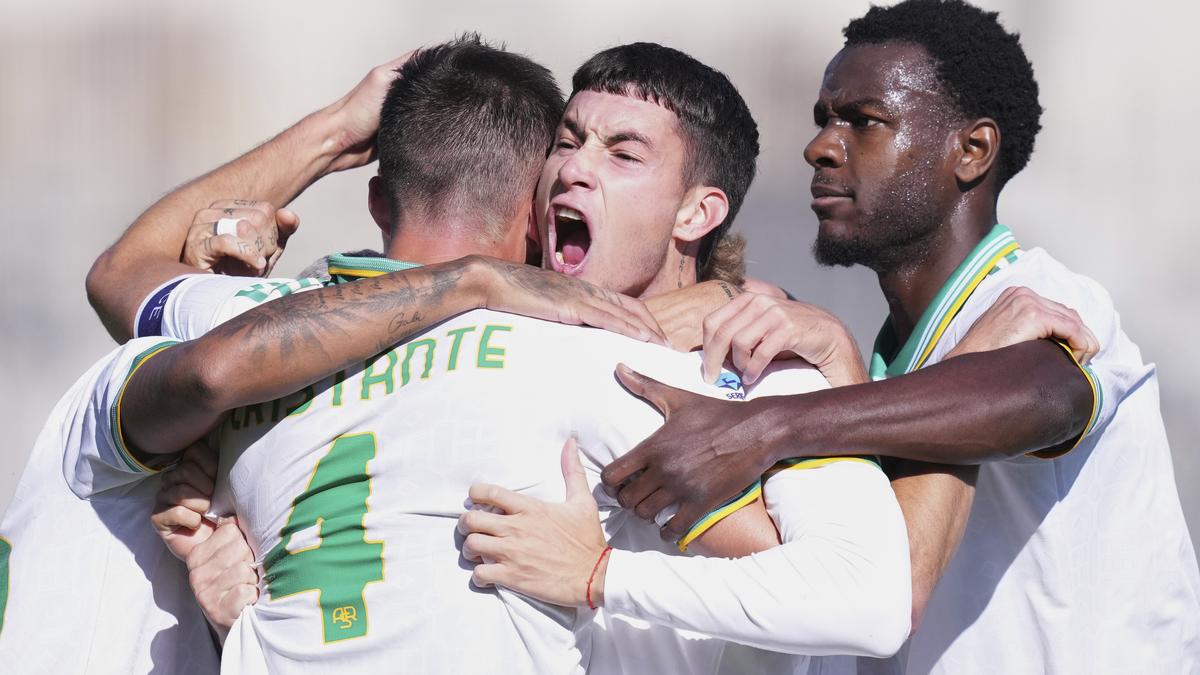 Series A: Roma takes first place with 2-1 comeback victory at ...