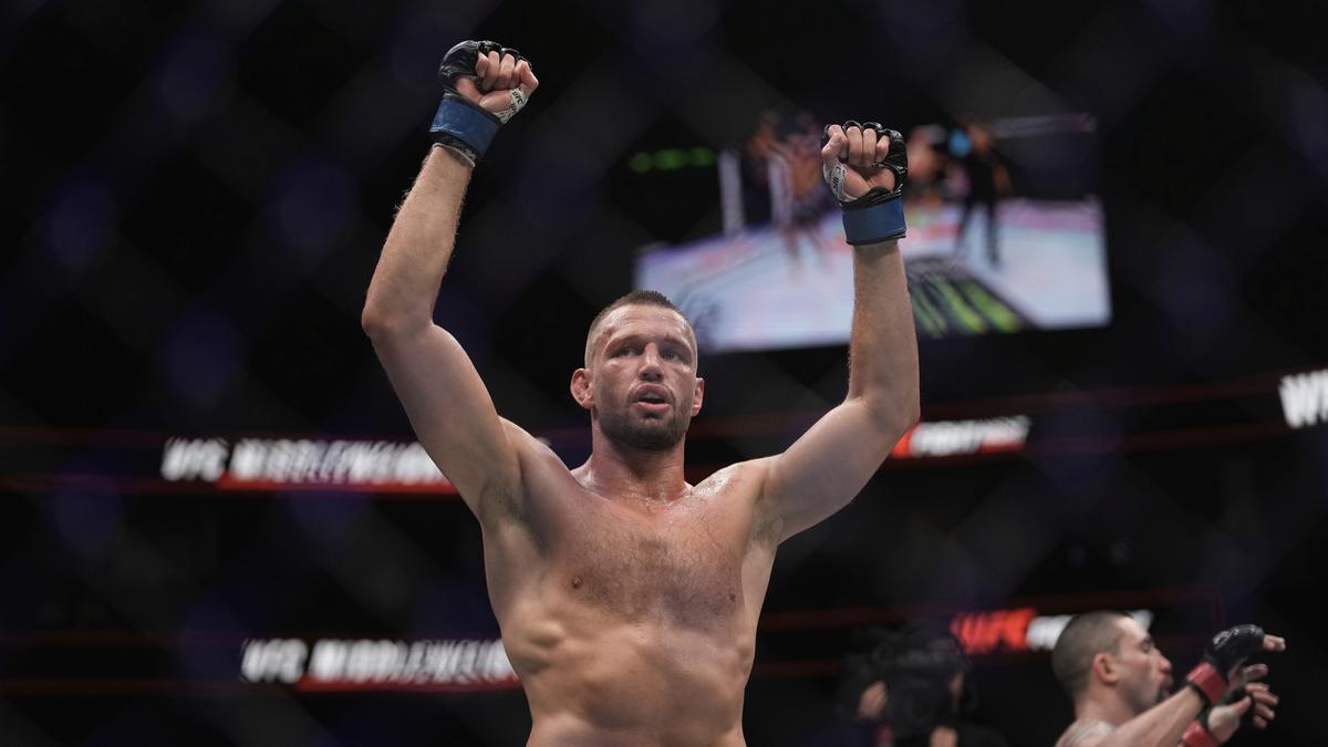UFC Fight Night: Reinier de Ridder defeats Robert Whittaker by split ...
