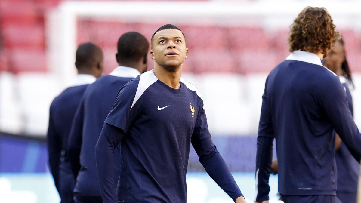 Mbappe out of French National team again as Deschamps names squad for ...