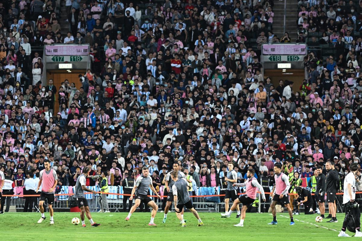 Messi mania hits Hong Kong as thousands flock to Miami training - Sportstar