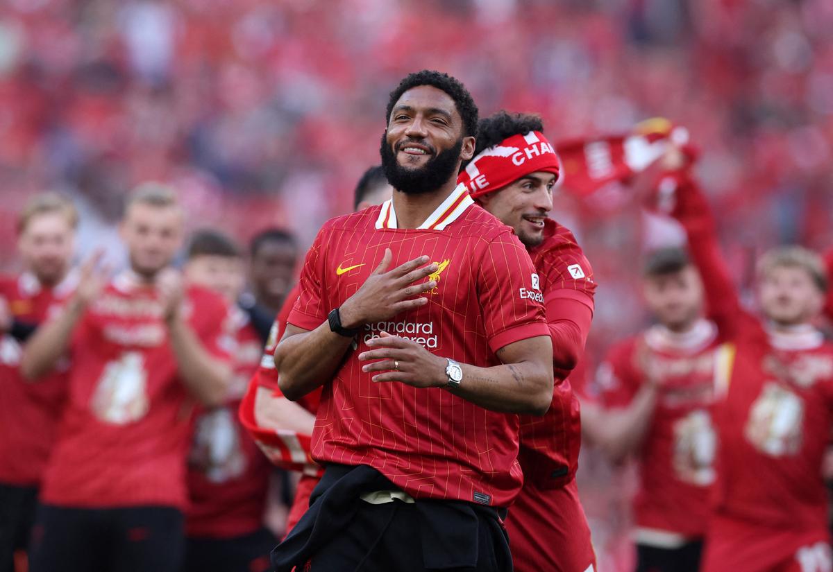 Liverpool wins Premier League: Live Pictures from Liverpool vs ...