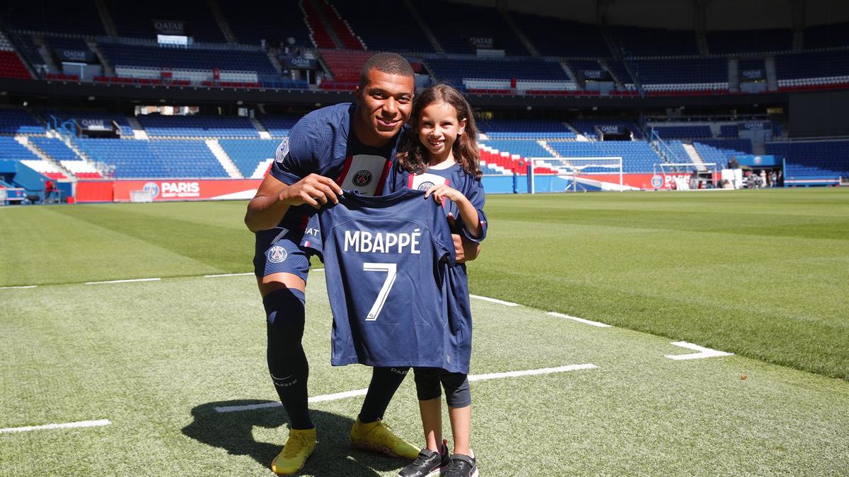 Eight year old cycles 90km to meet Kylian Mbappe - Sportstar