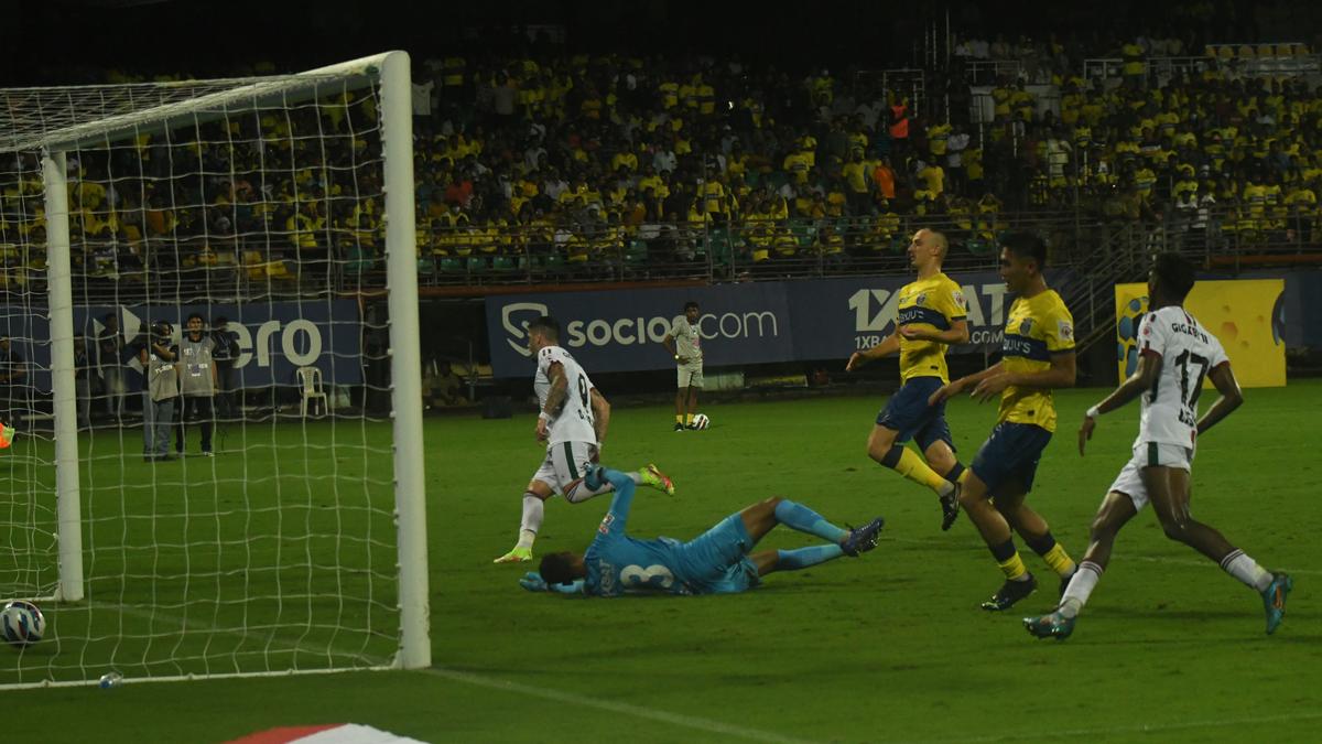 ISL 2022-23: Petratos stars as ATK Mohun Bagan drubs Kerala Blasters 5-2 - Sportstar