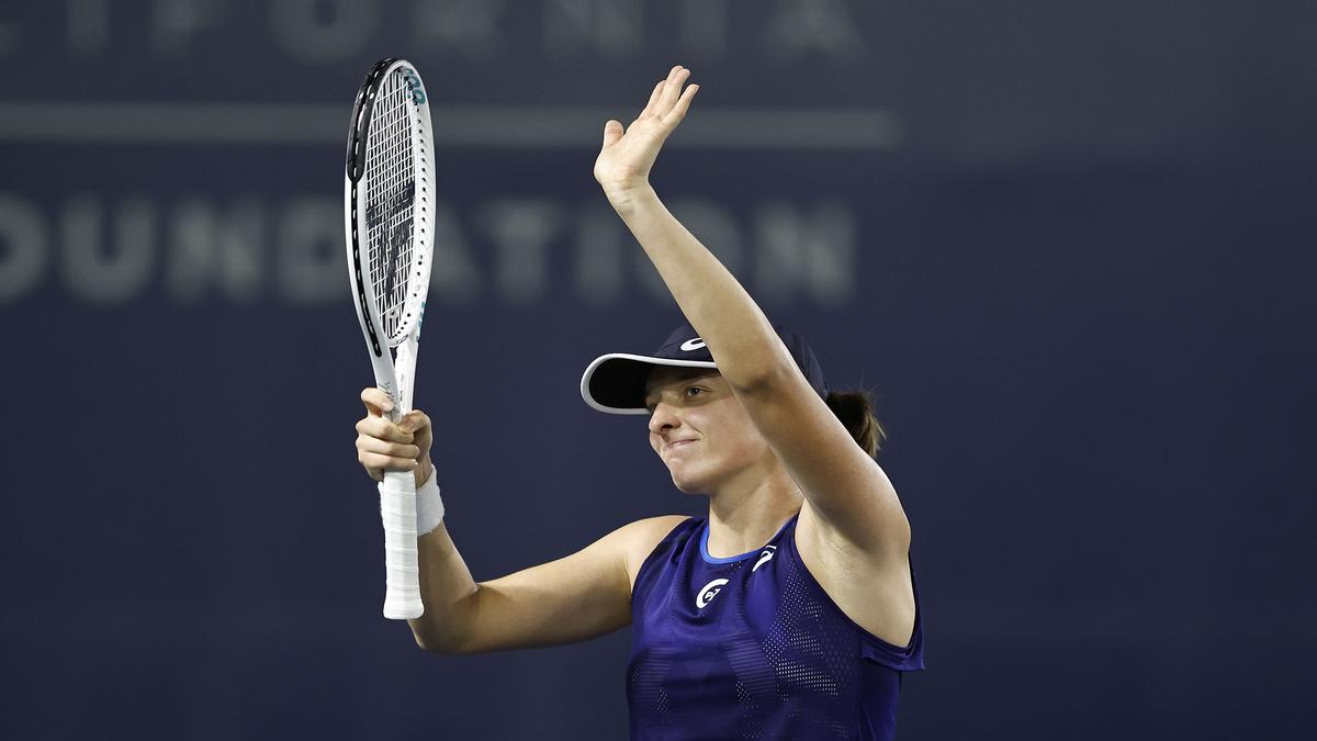 Swiatek storms past Gauff into San Diego semifinals - Sportstar